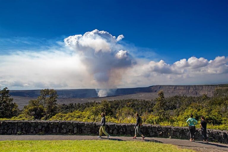 13 Day Hikes in Volcanoes National Park (All Skill Levels!)