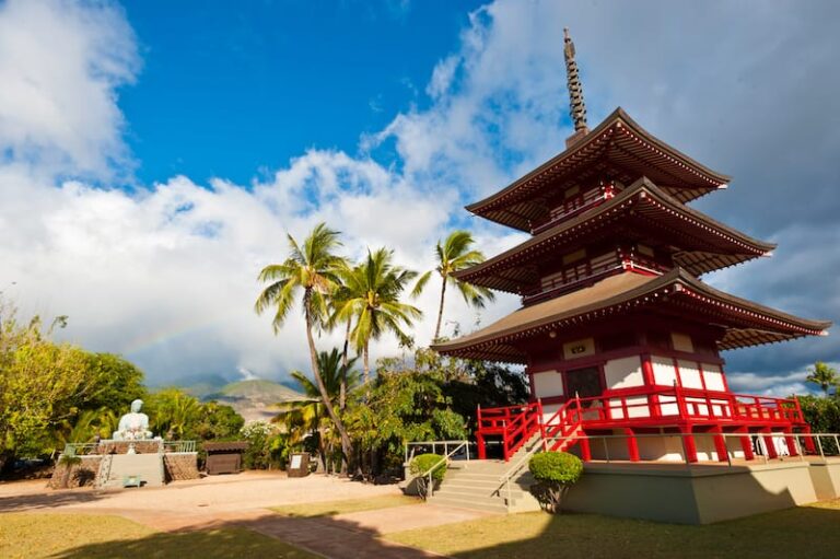 17 Best Things to Do in Lahaina (+ Nearby Attractions!)