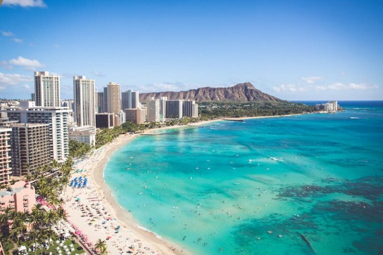 17 Best Honolulu Beaches (+ Worthwhile Beaches Nearby!)