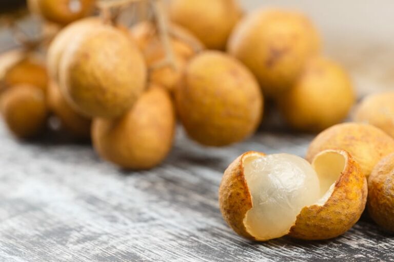 27 Tasty Hawaiian Fruits (That'll Make Your Mouth Water!)