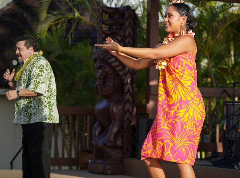 10 Best Luaus on Maui (+ Fire Shows, Hula, & 2025 Update)